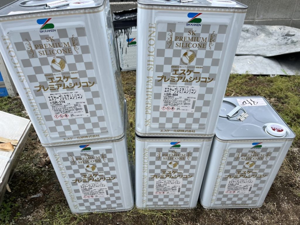 外壁・中塗り・上塗りプレミアムシリコン樹脂SR－174・168の施工｜スキザキ塗装