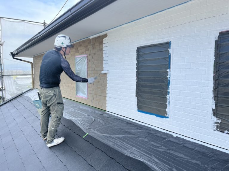 外壁・中塗り・上塗りプレミアムシリコン樹脂SR－174・168の施工｜スキザキ塗装